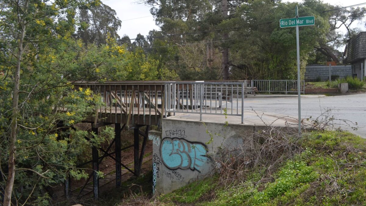 Passenger rail construction expected to start in 2032 in Santa Cruz ...